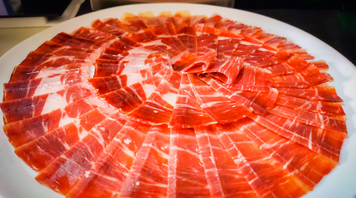 Jamón Serrano vs. Jamón Ibérico: Key Differences Explained – Euro ...